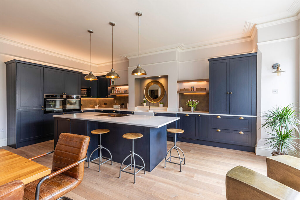Traditional Dark Shaker Kitchen – David Timperley Alderley Edge